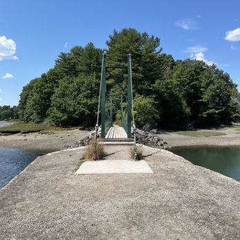 WIGGLY BRIDGE - Updated January 2026 - 93 Photos & 26 Reviews - 30 ...