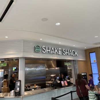 SHAKE SHACK - Updated January 2025 - 27 Photos & 28 Reviews - 1 ...