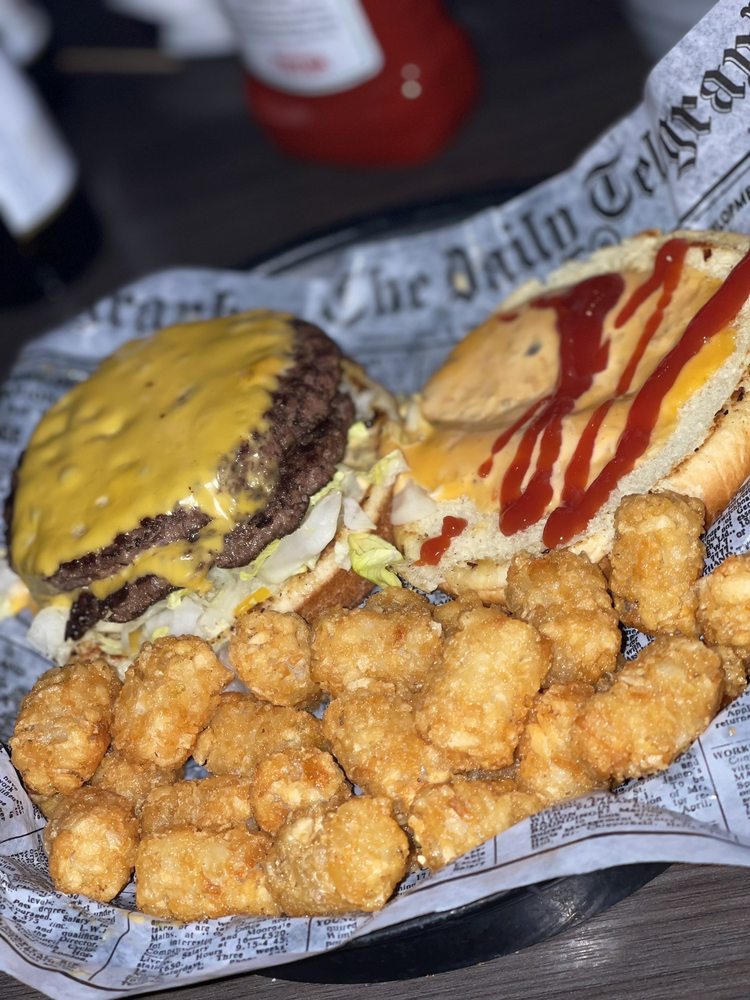 CHASERS SPORTS BAR & GRILL - Updated May 2024 - 113 Photos & 189 ...