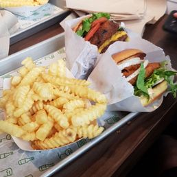 SHAKE SHACK DOWNTOWN CROSSING - Updated July 2025 - 74 Photos & 82 ...