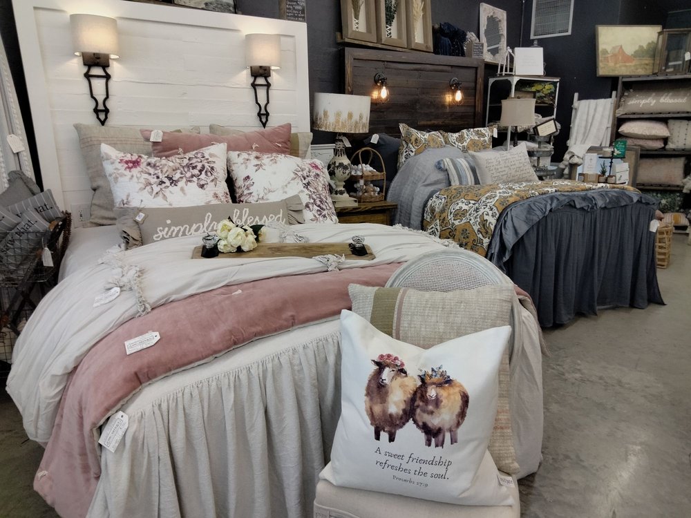 CHIC ARTIQUE - Updated December 2025 - 24 Photos - 132 South Main St ...