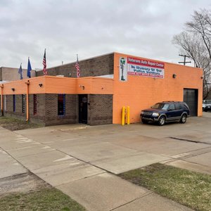 JIM RIEHL’S FRIENDLY CHRYSLER JEEP - Updated February 2025 - 21 Photos ...