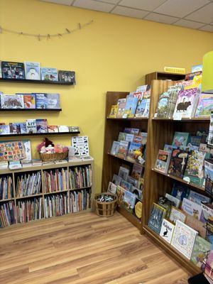 OBLONG BOOKS - Updated November 2025 - 24 Photos & 34 Reviews - 6422 ...