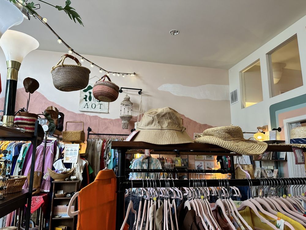 PROGRAM SHOP - Updated October 2025 - 33 Photos - 2122 SE Division St ...