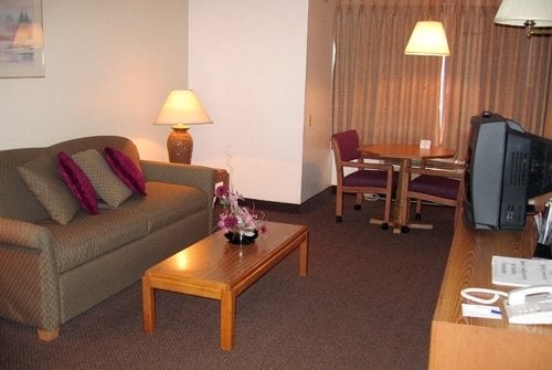 AMERICAS BEST VALUE INN & SUITES - Updated December 2025 - 21 Photos ...