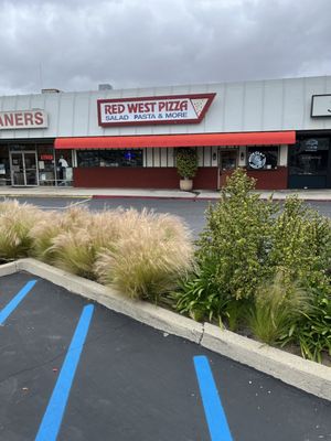 RED WEST PIZZA LOMITA - Updated December 2025 - 98 Photos & 212 Reviews ...