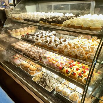 MIA’S BAKERY - Updated October 2024 - 1890 Photos & 1180 Reviews - 139 ...