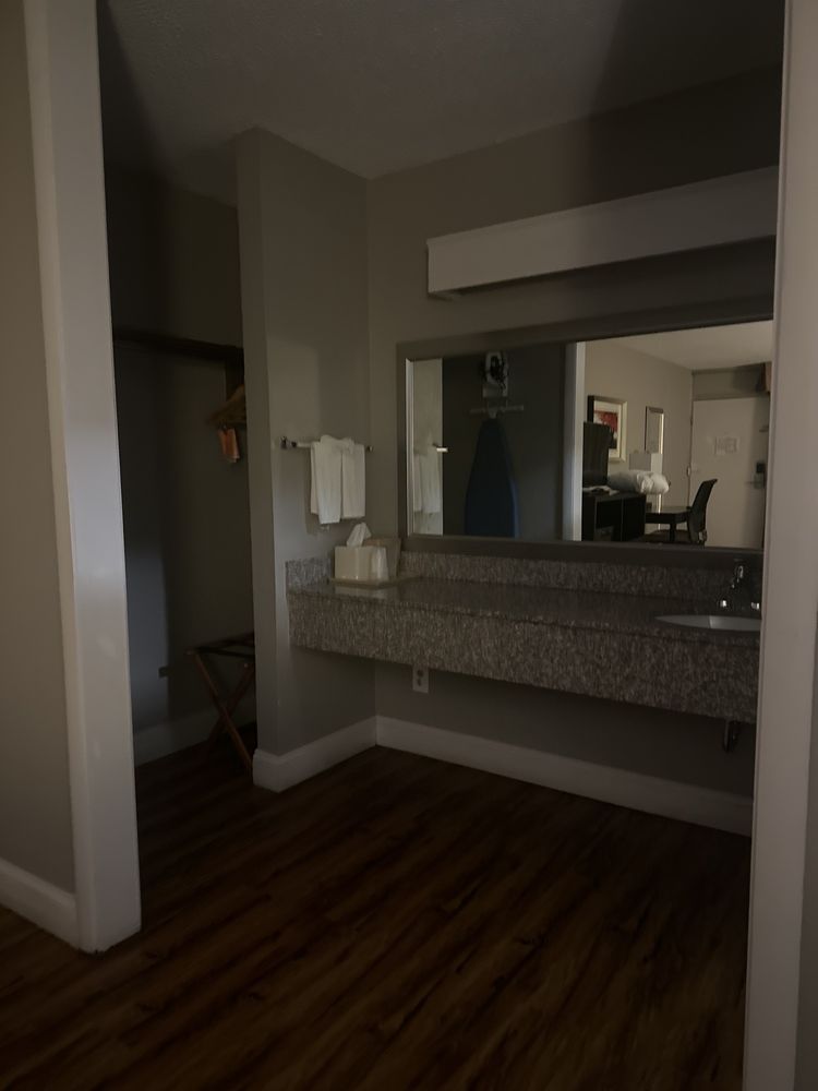 QUALITY INN ROANOKE AIRPORT - Updated May 2025 - 86 Photos & 59 Reviews ...