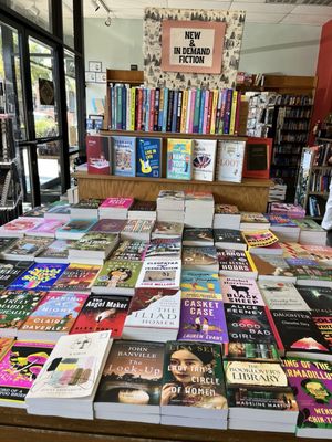 AVID READER - Updated December 2025 - 92 Photos & 115 Reviews - 617 2nd St, Davis, California ...