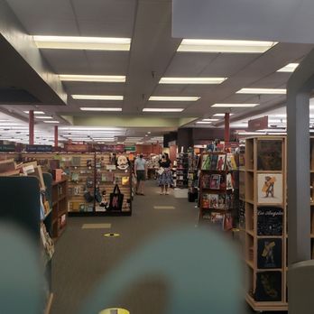 Vroman’s Bookstore - 606 Photos & 686 Reviews - Bookstores - 695 E ...