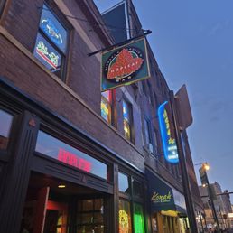 HOPLEAF BAR - Updated October 2025 - 1274 Photos & 2381 Reviews - 5148 ...