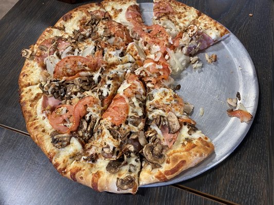 PIZZA ROUNDUP - Updated December 2025 - 47 Photos & 62 Reviews - 2 B St ...