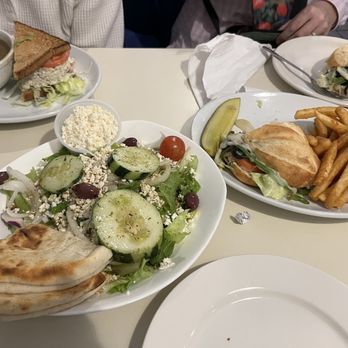 PRIMO FAMILY RESTAURANT - Updated May 2024 - 70 Photos & 211 Reviews ...