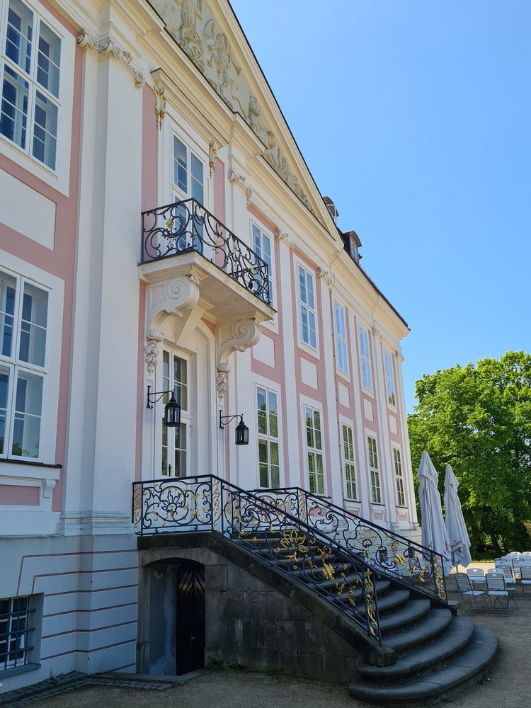 SCHLOSS UND SCHLOSSPARK FRIEDRICHSFELDE - Updated November 2024 - 64 ...