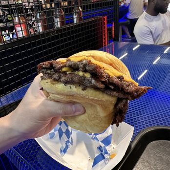 BURGER BODEGA - Updated September 2024 - 740 Photos & 413 Reviews ...