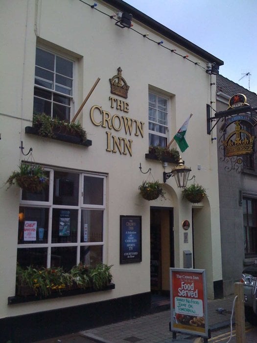 THE CROWN INN - Updated June 2024 - Lower Frog Street, Tenby ...