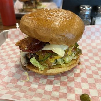 BURGER 82 - Updated January 2025 - 156 Photos & 182 Reviews - 880 W ...