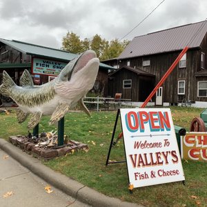 MOHN FISH MARKET - Updated January 2025 - 1140 Great River Rd, Harpers ...
