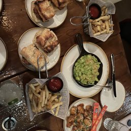 HANDCRAFT KITCHEN & COCKTAILS - Updated December 2025 - 736 Photos ...