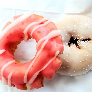 FLUFFY FRESH DONUTS - 13 Photos & 100 Reviews - 5729 Johnson Dr ...