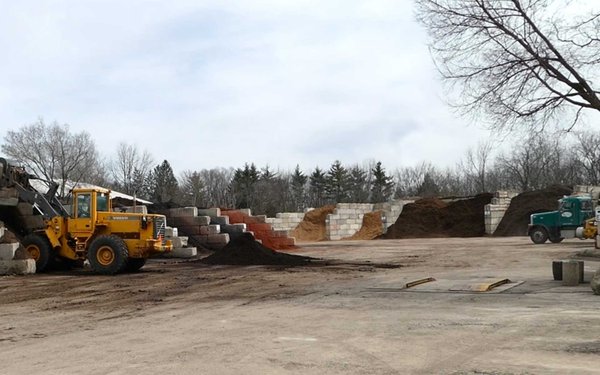 THE MULCH CENTER - 23 Photos & 29 Reviews - Landscaping - 21457 ...