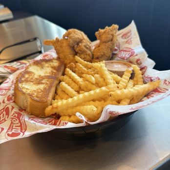 RAISING CANE’S CHICKEN FINGERS - Updated December 2025 - 16 Photos ...