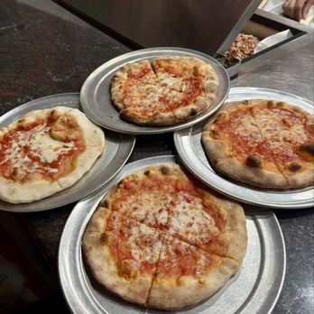 ALLIGATOR LOUNGE - Updated January 2026 - 234 Photos & 572 Verified ...