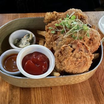 AMINA - Updated July 2024 - 466 Photos & 187 Reviews - 104 Chestnut St ...