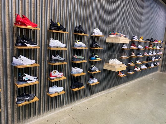 KINGS - Updated January 2026 - 57 Photos & 62 Reviews - 4889 Holt Blvd ...