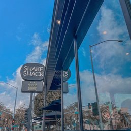 SHAKE SHACK PASADENA - Updated June 2025 - 512 Photos & 424 Reviews ...