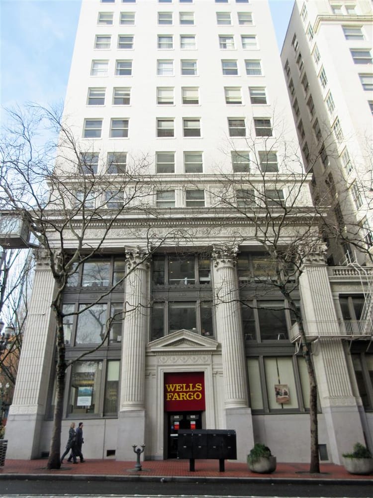 WELLS FARGO BANK - Updated December 2025 - 17 Reviews - 635 SW 6th Ave ...