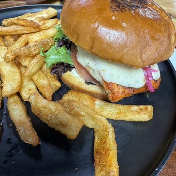 ALASKAN BURGER & BREW - Updated December 2024 - 113 Photos & 136 ...