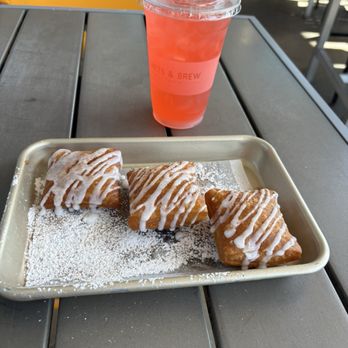 BEIGNETS & BREW - Updated May 2025 - 122 Photos & 25 Reviews - 2079 ...