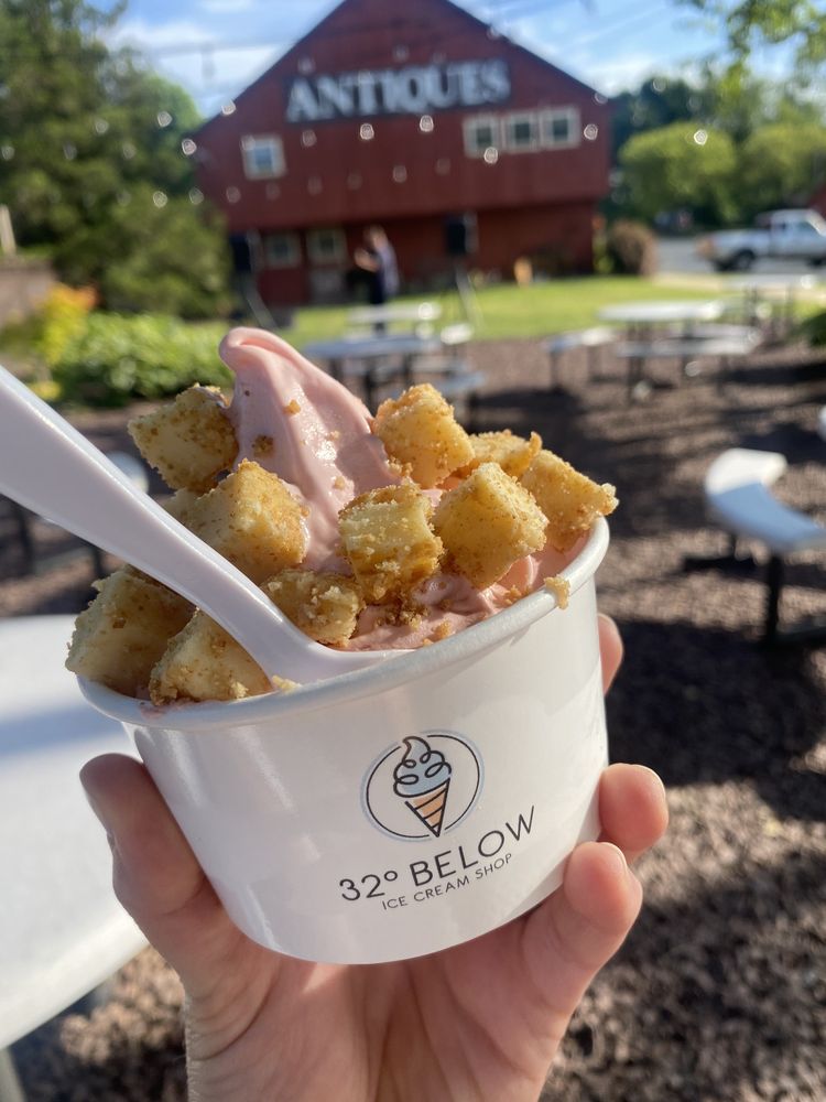 32 BELOW ICE CREAM SHOP - Updated July 2025 - 10 E 28th Division Hwy ...