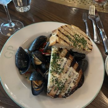 GREEN POINT SEAFOOD & OYSTER BAR - Updated October 2025 - 245 Photos ...