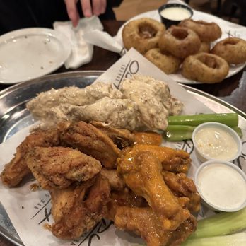 OUTPUT LOUNGE & SPORTS BAR - 246 Photos & 441 Reviews - 1758 W Grand ...