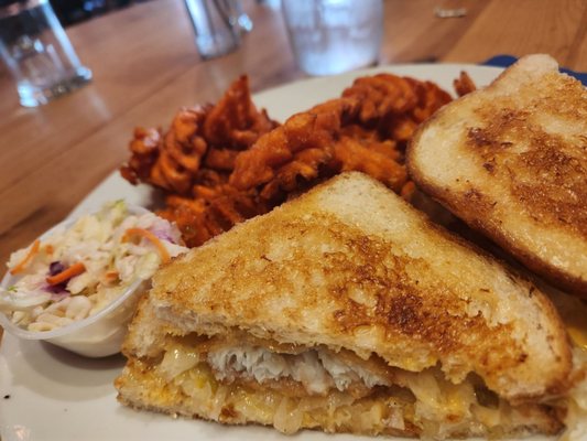 CHARLTON TAVERN - Updated March 2025 - 68 Photos & 107 Reviews - 745 ...