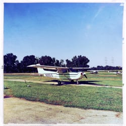 FREEWAY AIRPORT - 12 Photos & 14 Reviews - Flight Instruction - 3900 ...