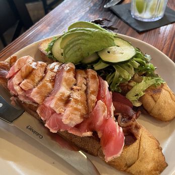 BARNYARD CRAFTHOUSE & EATERY - Updated December 2025 - 431 Photos & 469 ...