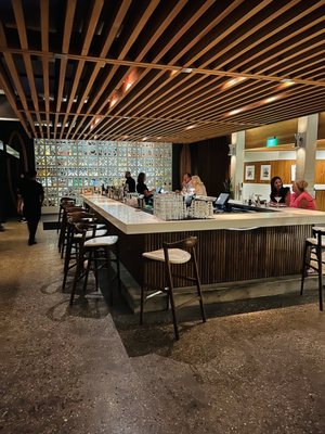 SHORE - Updated July 2025 - 725 Photos & 435 Reviews - 800 Broadway St ...