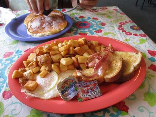 SUNRISE CAFE’ - Updated March 2025 - 13 Photos - 121 Crystal Cove Dr ...