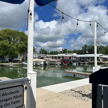 LAKESIDE HIDEOUT BAR & GRILL - Updated December 2025 - 18 Photos - 7849 ...