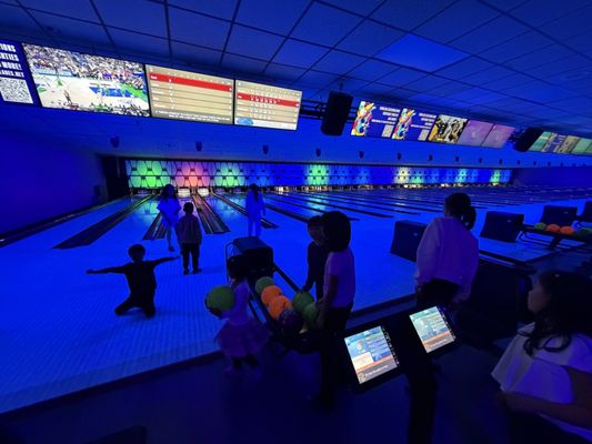 OAK TREE LANES BOWLING AND SPORTS BAR - Updated June 2026 - 118 Photos ...