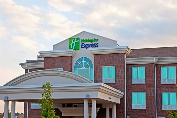 HOLIDAY INN EXPRESS & SUITES LEXINGTON DTWN AREA-KEENELAND - 30 Photos ...