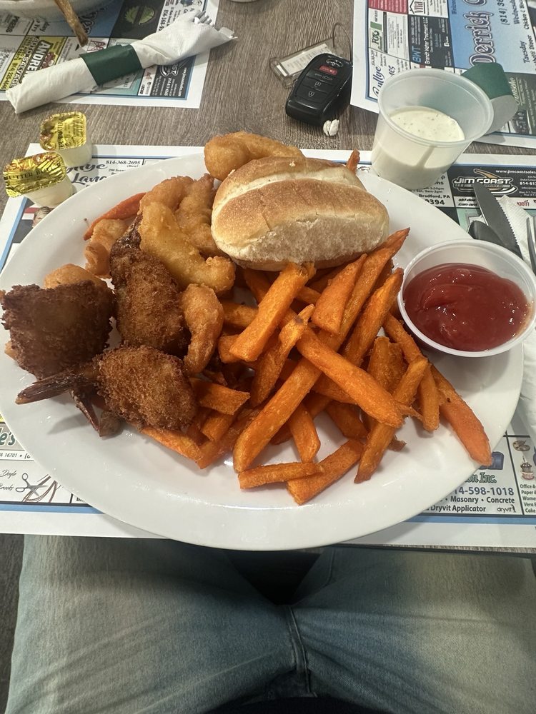 DERRICK CITY DINER - Updated September 2025 - 17 Reviews - 563 Derrick ...