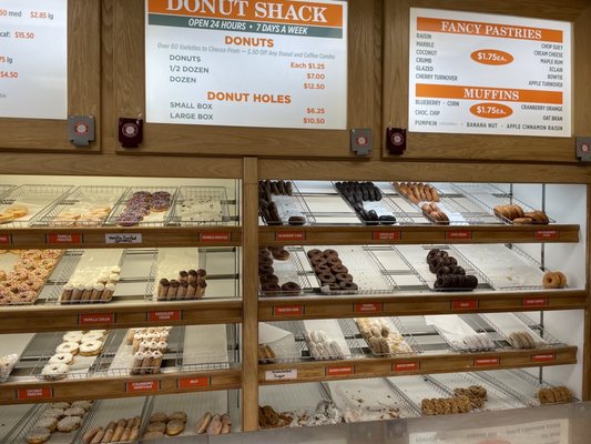 DONUT SHACK - Updated May 2025 - 141 Photos & 345 Reviews - 497 Ritchie ...