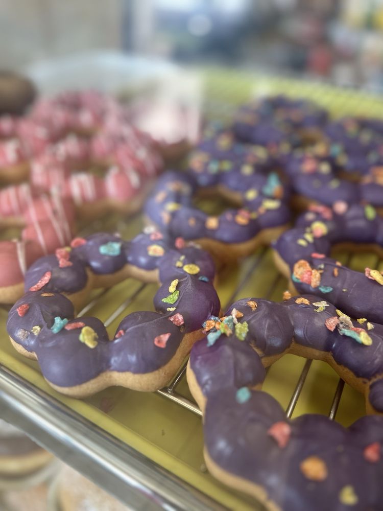 SAK DONUTS - Updated December 2025 - 312 Photos & 182 Reviews - 13016 ...