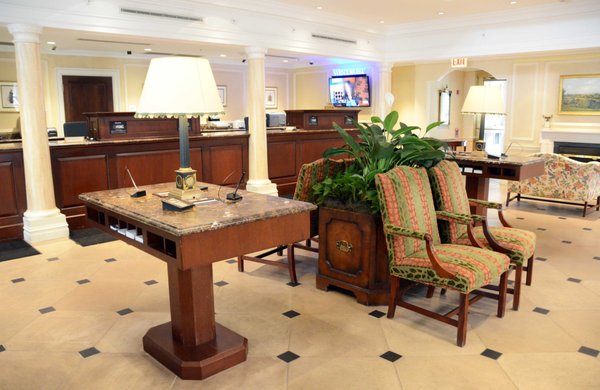 LAKE FOREST BANK & TRUST - Updated November 2025 - 10 Photos & 12 ...