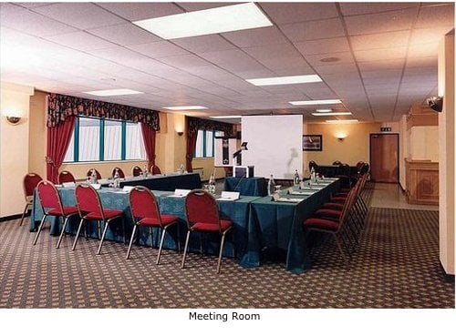 HOLIDAY INN HOTEL GARDEN COURT WOLVERHAMPTON - Dunstall Park Gorsebrook ...