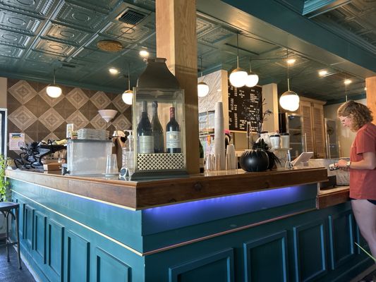 COMMONWEALTH COFFEEHOUSE & BAKERY - Updated December 2025 - 1301 Photos ...